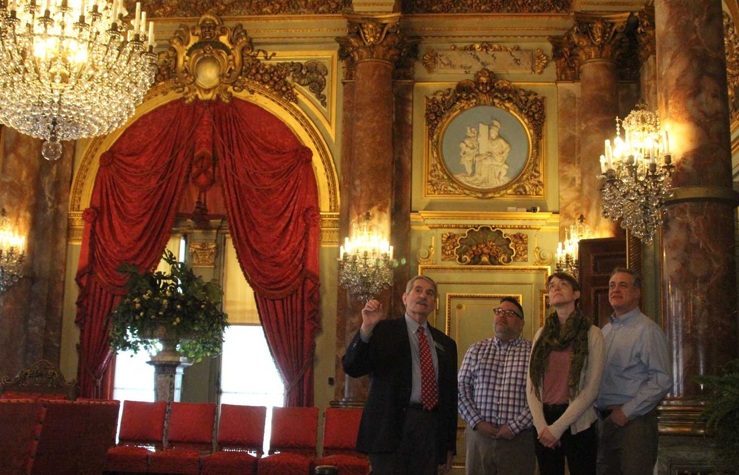 Guide-led Tours | Newport Mansions